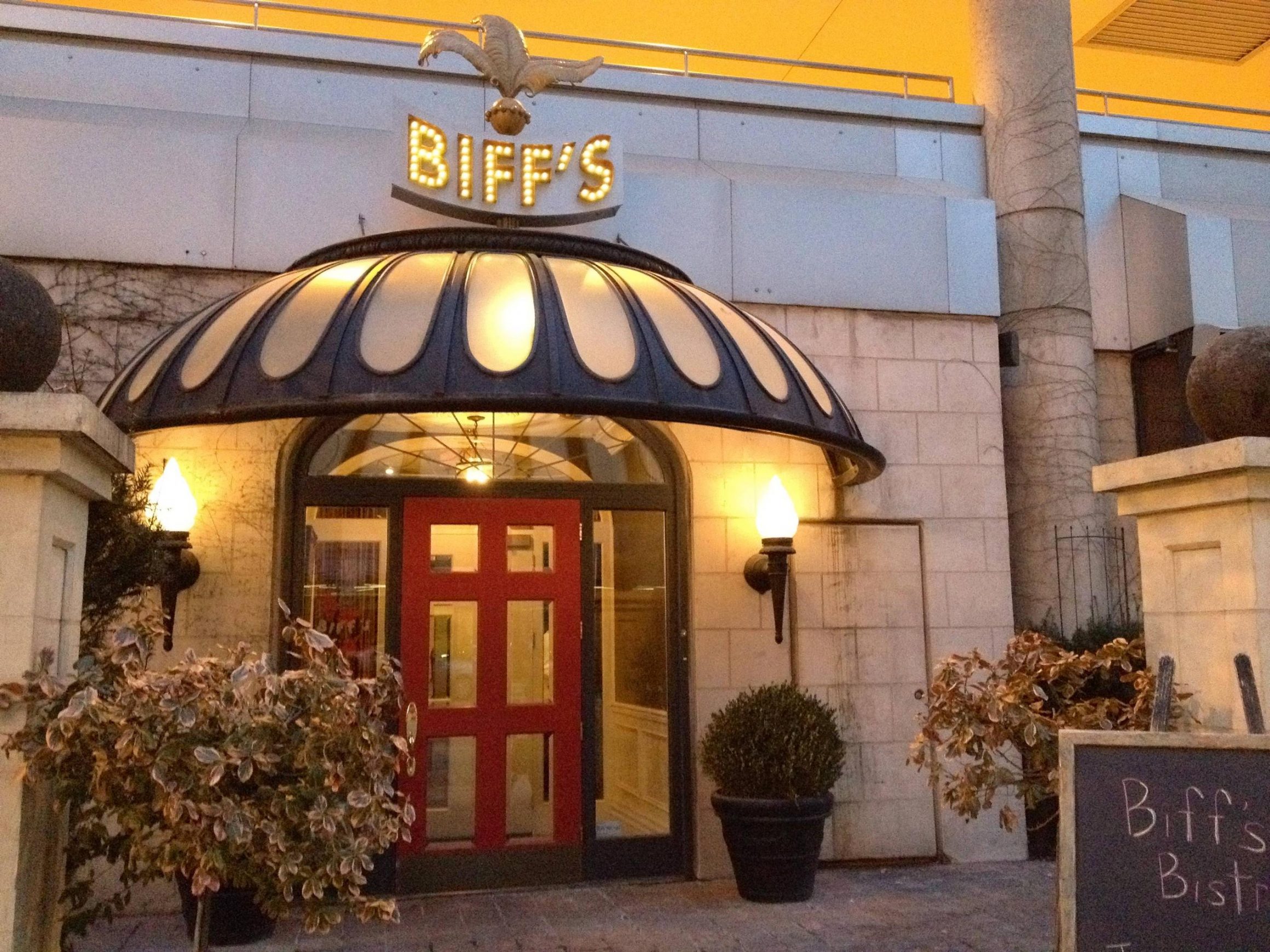 Video - Biff's Bistro French Restaurant in Downtown Toronto