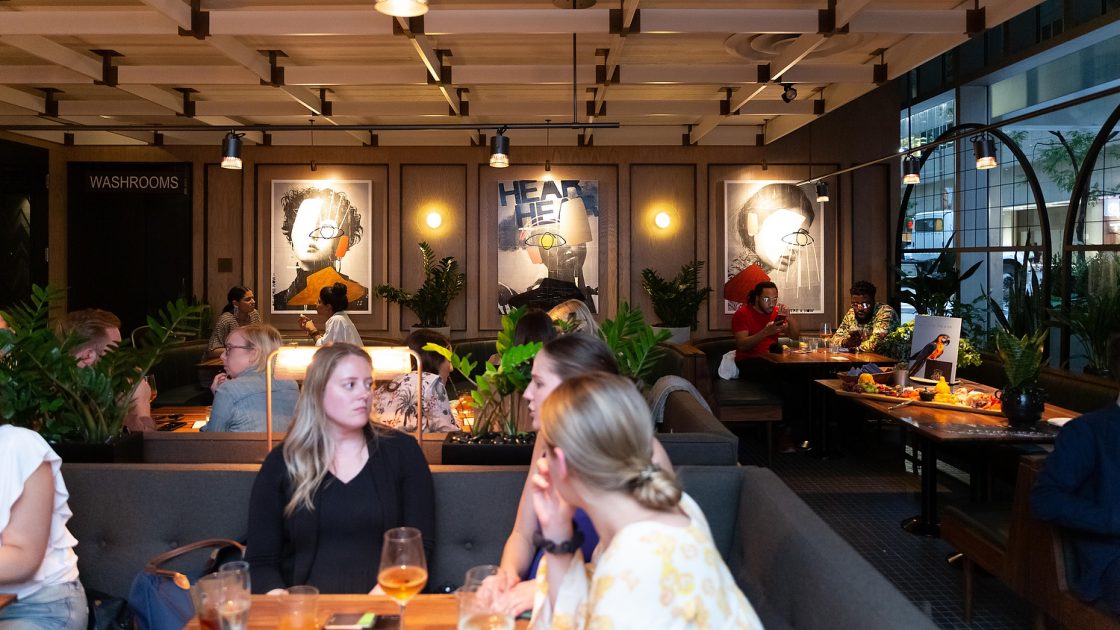 Earls King St. Unveils Newly Designed Dining Room - View the VIBE Toronto