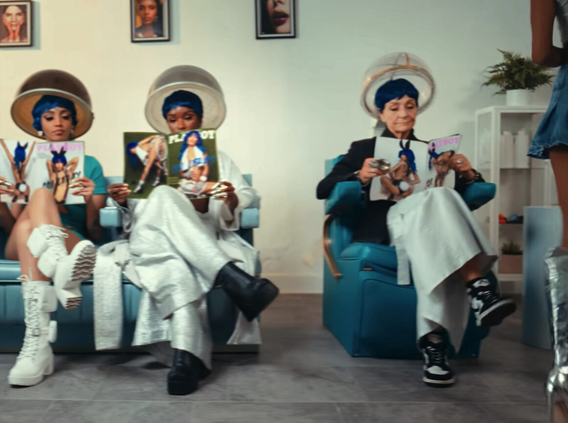 SPOTTED: Toronto's very own "6 Mom," Andrea Bolley makes a cameo ...