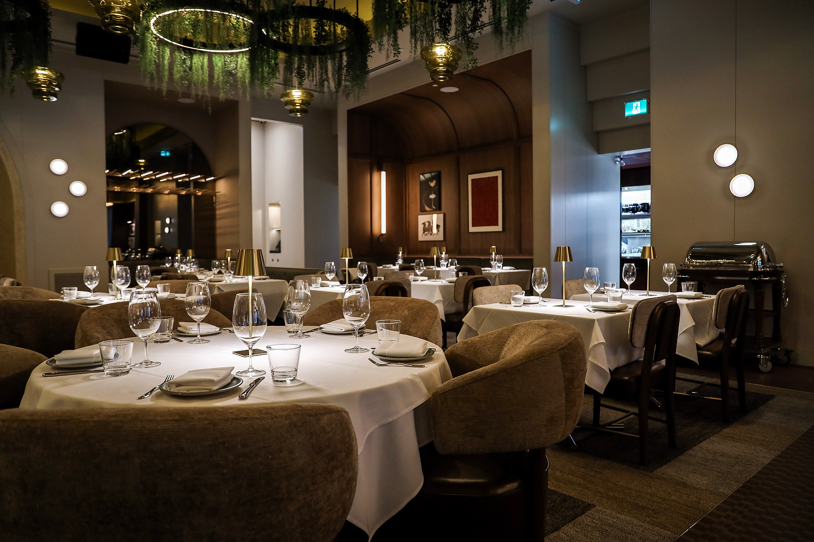 Exclusive Look Inside Riley’s Toronto: Seafood, Steak & Live Music in FiDi